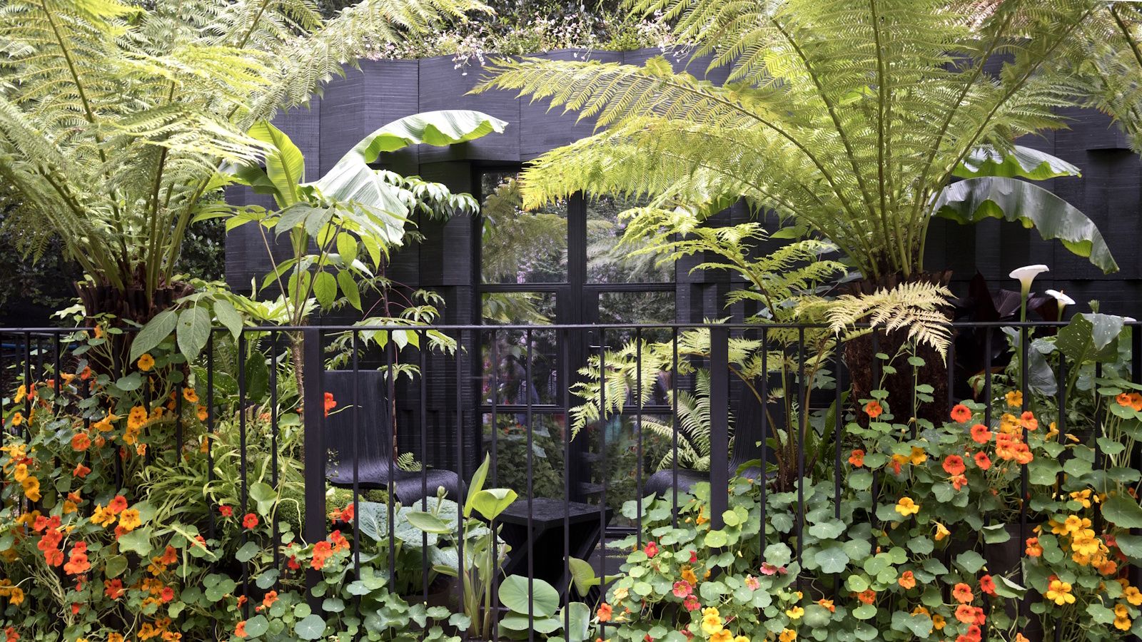 How to create an urban oasis in a city courtyard – and escape to a tranquil, sanctuary garden