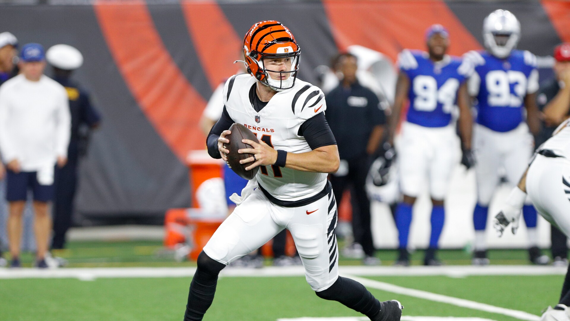 Bengals sign QB Logan Woodside