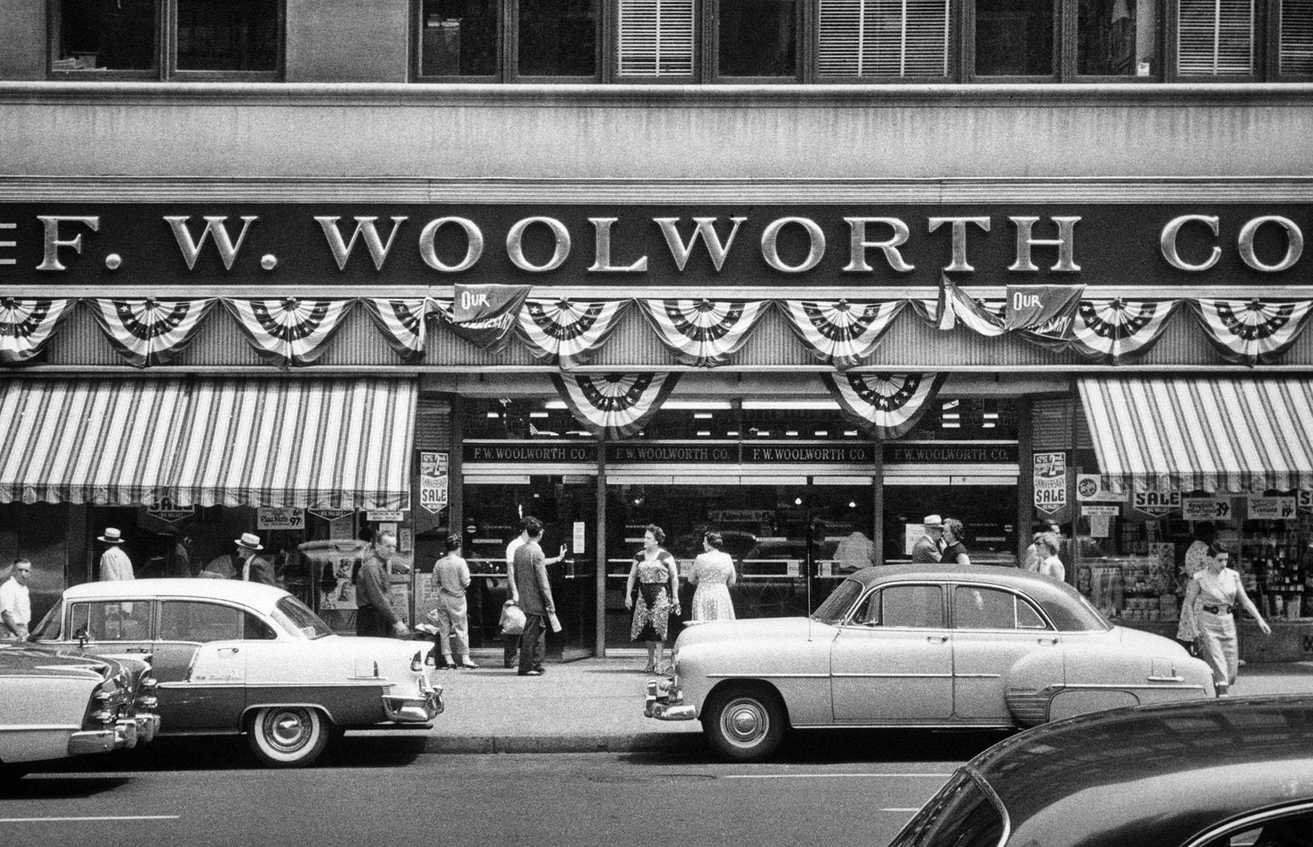 13 Iconic American Stores That Disappeared