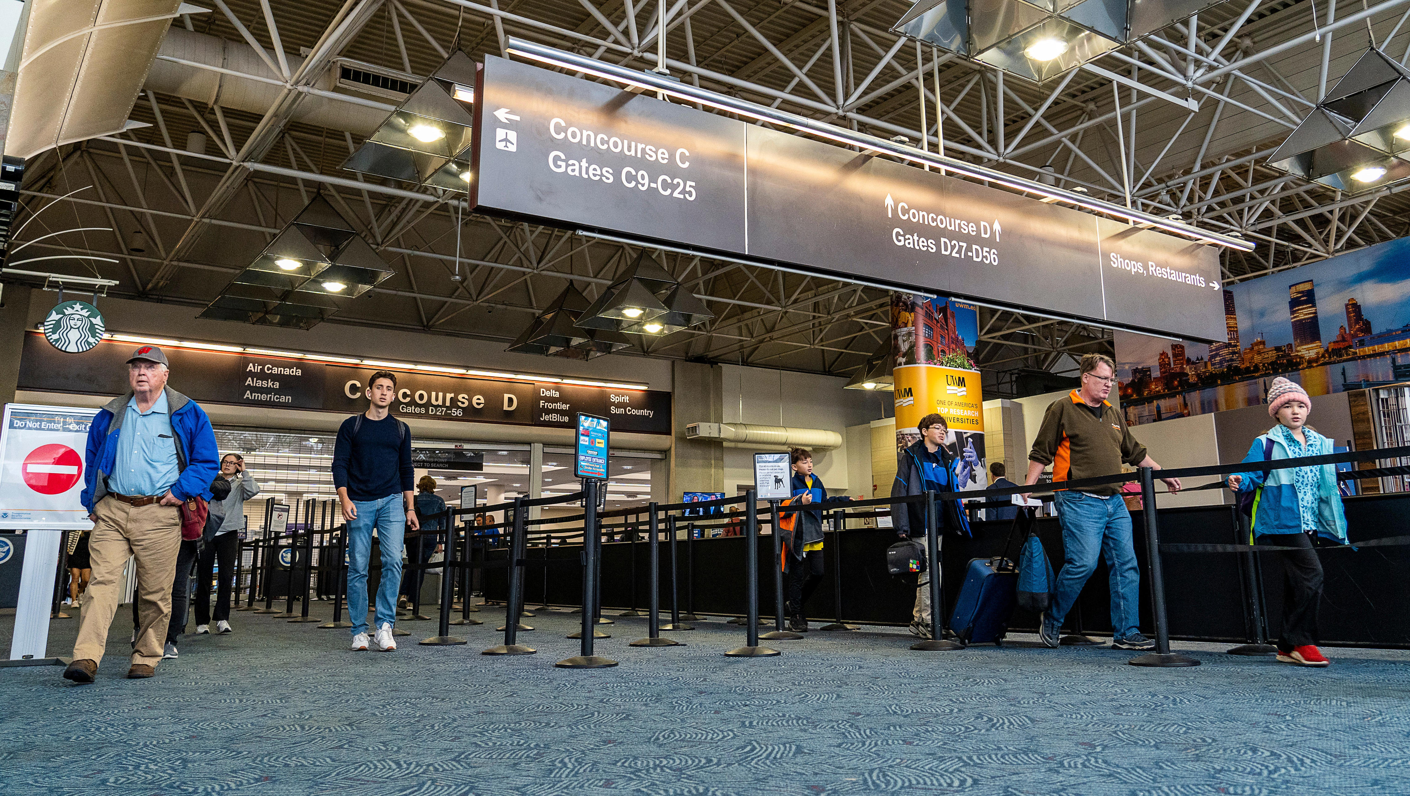 Around a dozen Milwaukee Mitchell flights canceled Tuesday, down from ...