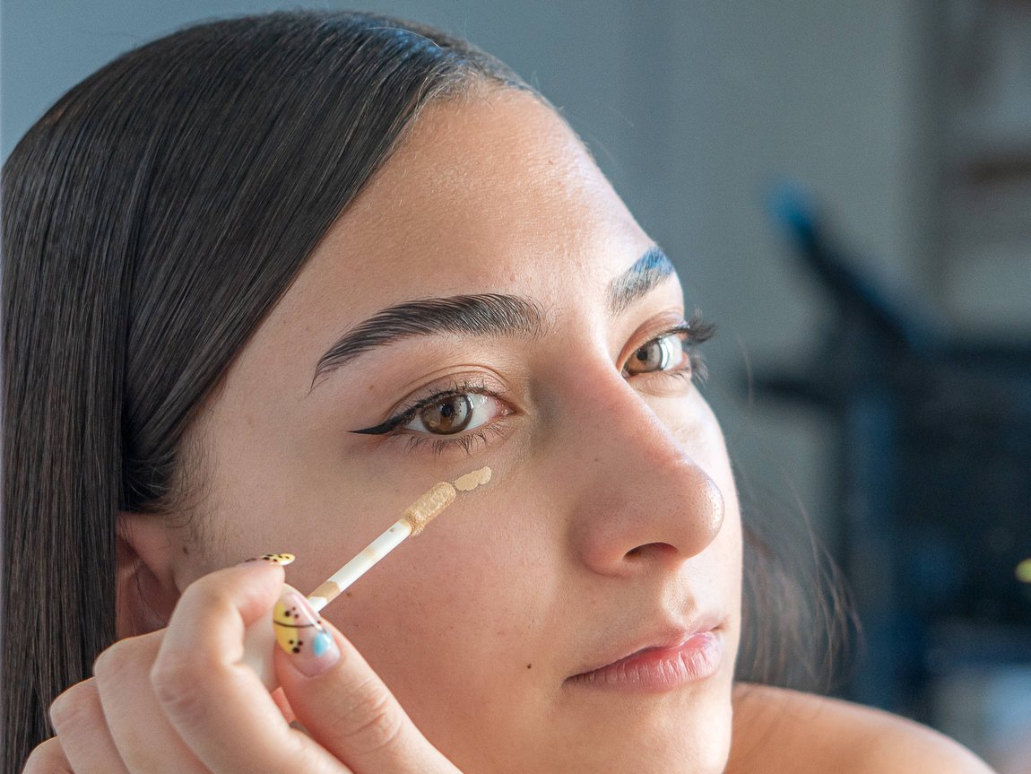 This Trick Helps Against Concealer Creasing