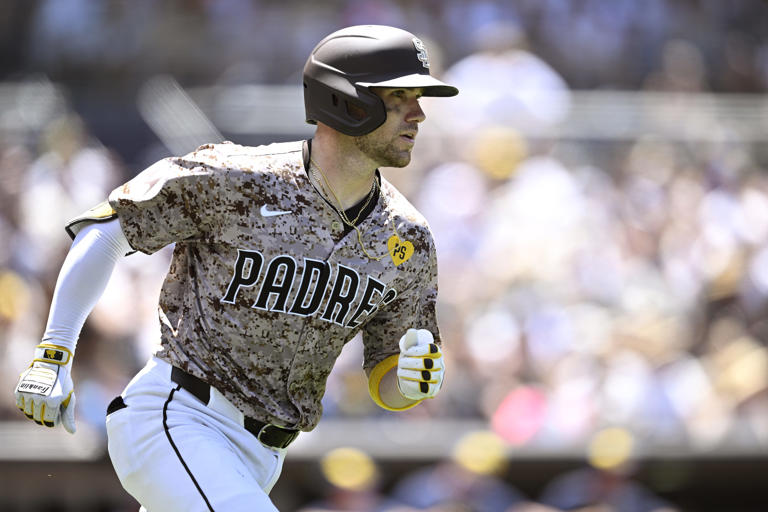 Pirates trade for Padres catcher