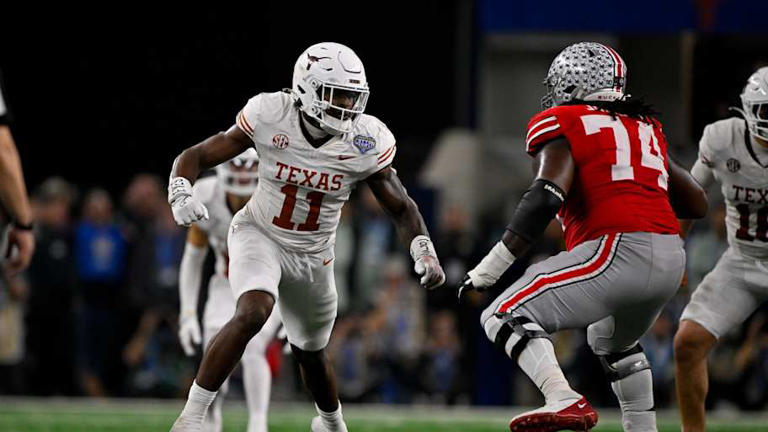 Colin Simmons Aiming to Break Texas Longhorns Sack Record