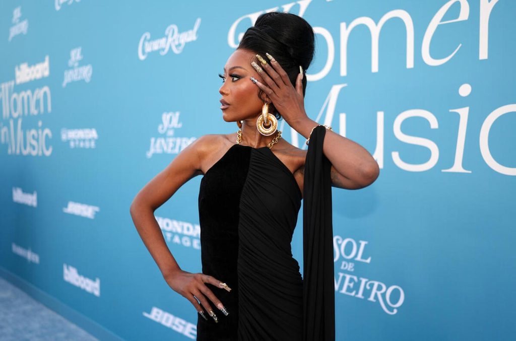 Muni Long Wields ‘Superpowers' for Third No. 1 on Adult R&B Airplay Chart