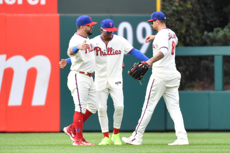 Kyle Schwarber Makes First Start in Left Field as Part of Phillies ...