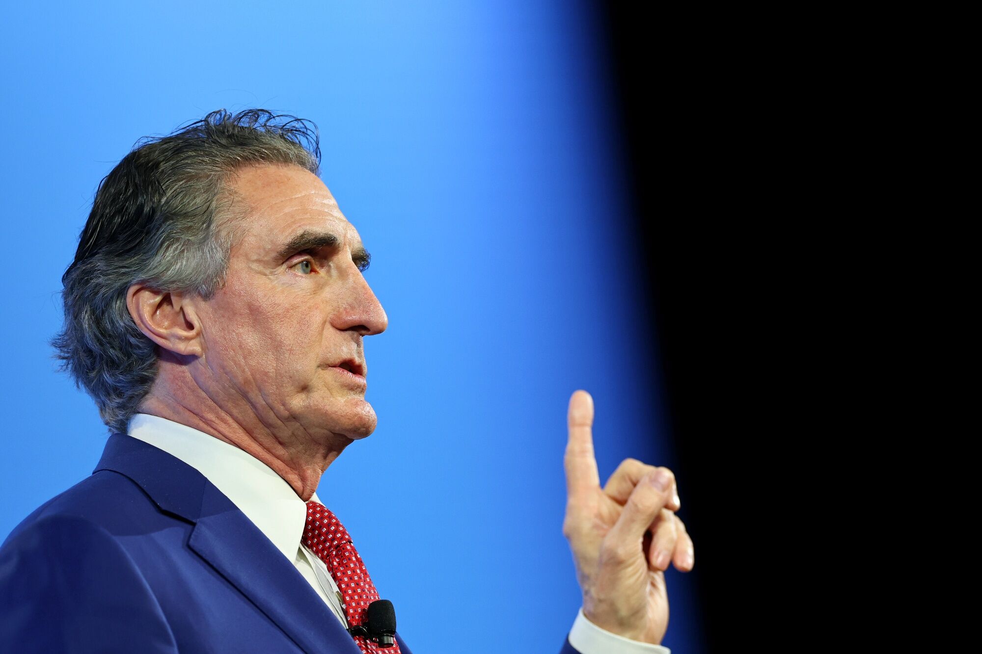 Trump Halts NY Offshore Wind Project Work Amid Sector Review