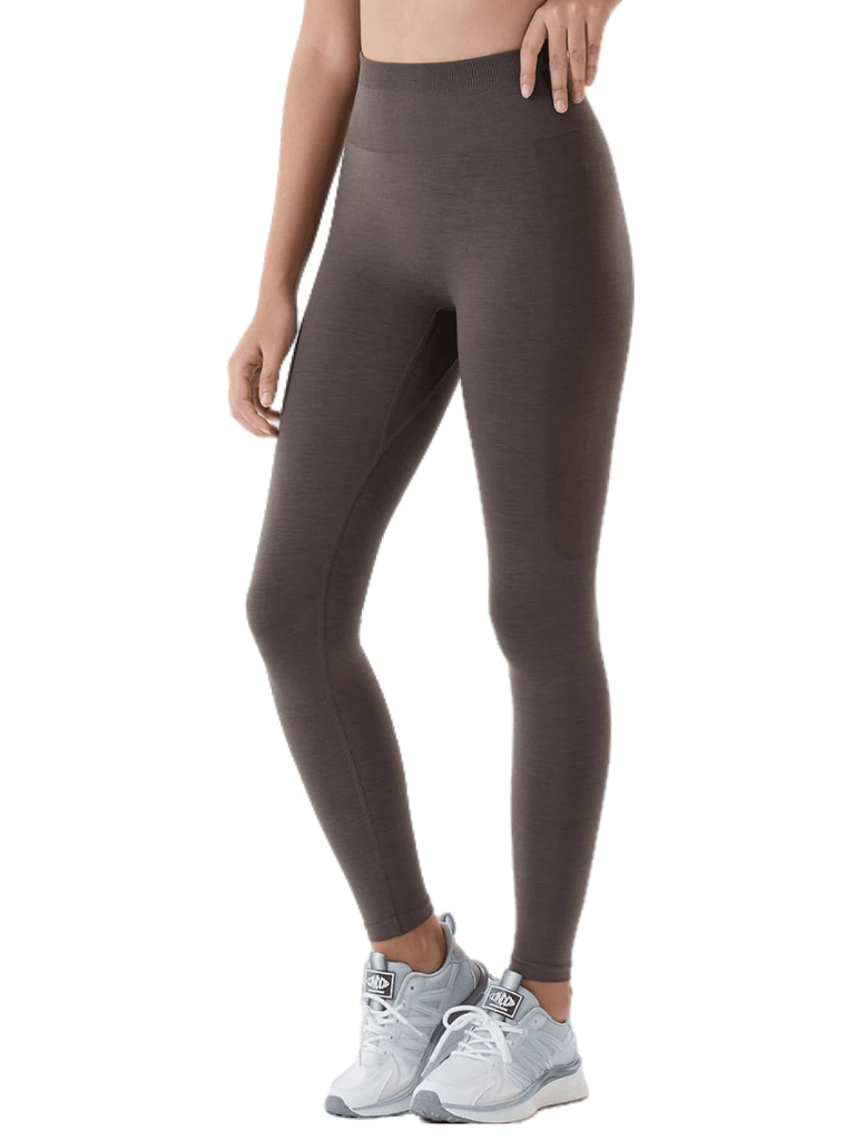 What to wear with leggings to look incredibly chic in 2026