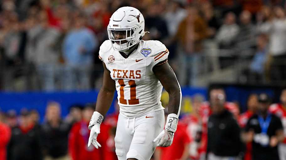 Colin Simmons Aiming to Break Texas Longhorns Sack Record
