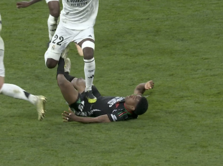 Arsenal fans furious Real Madrid wasn't sent off for 'stamp' on Myles ...