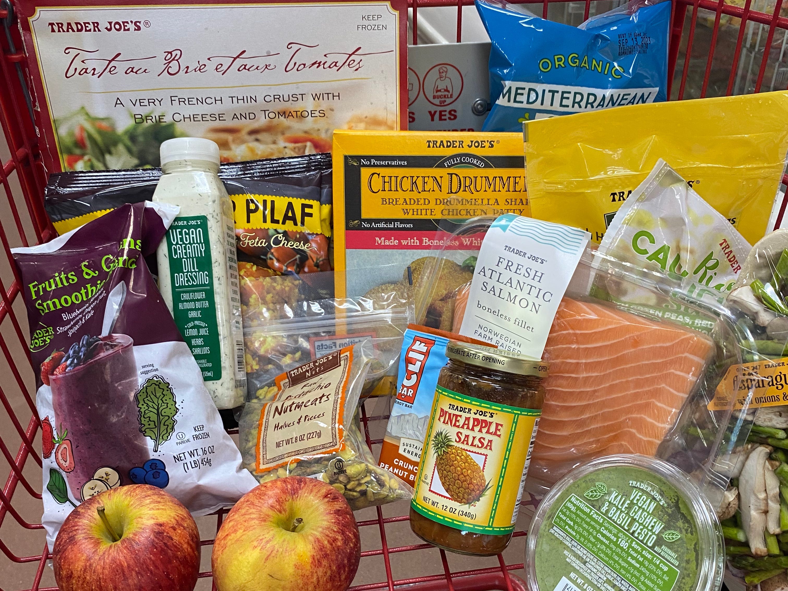 I'm a dietitian on the Mediterranean diet. Here are 12 things I buy at ...