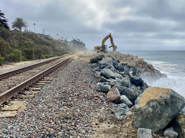 New sand and rocks approved to stabilize San Clemente rail corridor ...