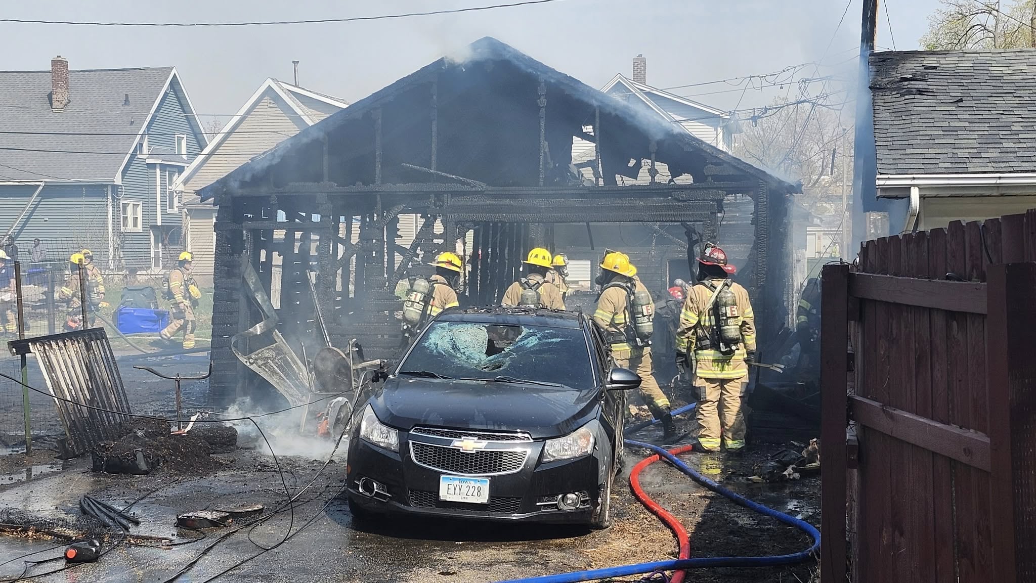 Two cars, garage destroyed in Cedar Rapids fire