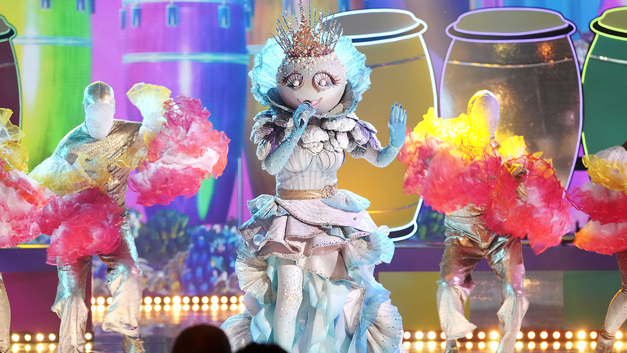 Who's Pearl on The Masked Singer? We're Convinced It's This Famous ...