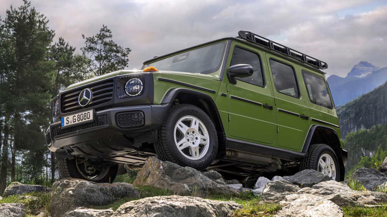 Only 2 SUVs left with a manual transmission in 2026