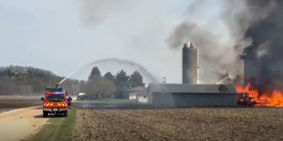 Firefighters battle Thomson barn fire