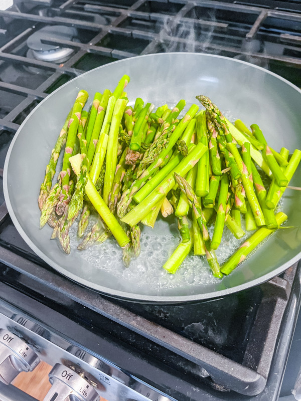 This 5-Minute Jacques Pépin Recipe Is My New Favorite Way to Eat Asparagus