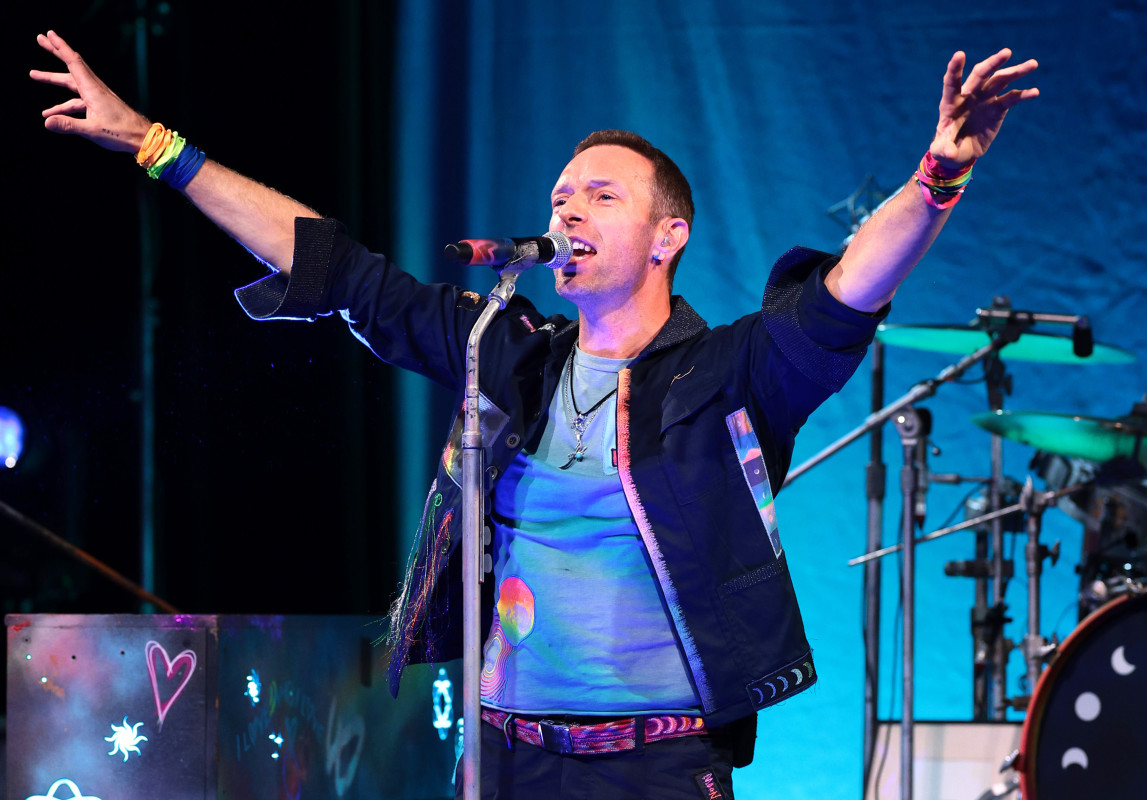 Coldplay Stuns With 'Insane' Performance With Top K-Pop Girl Group