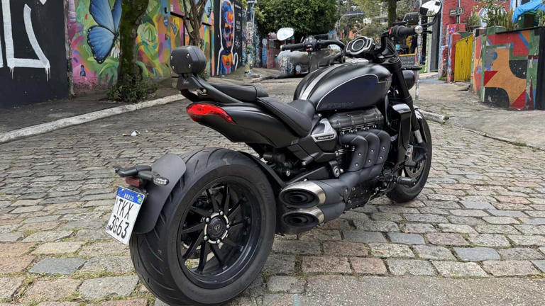 Avaliação Triumph Rocket 3 GT Storm: superlativa define