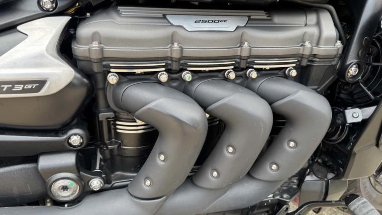 Avaliação Triumph Rocket 3 GT Storm: superlativa define