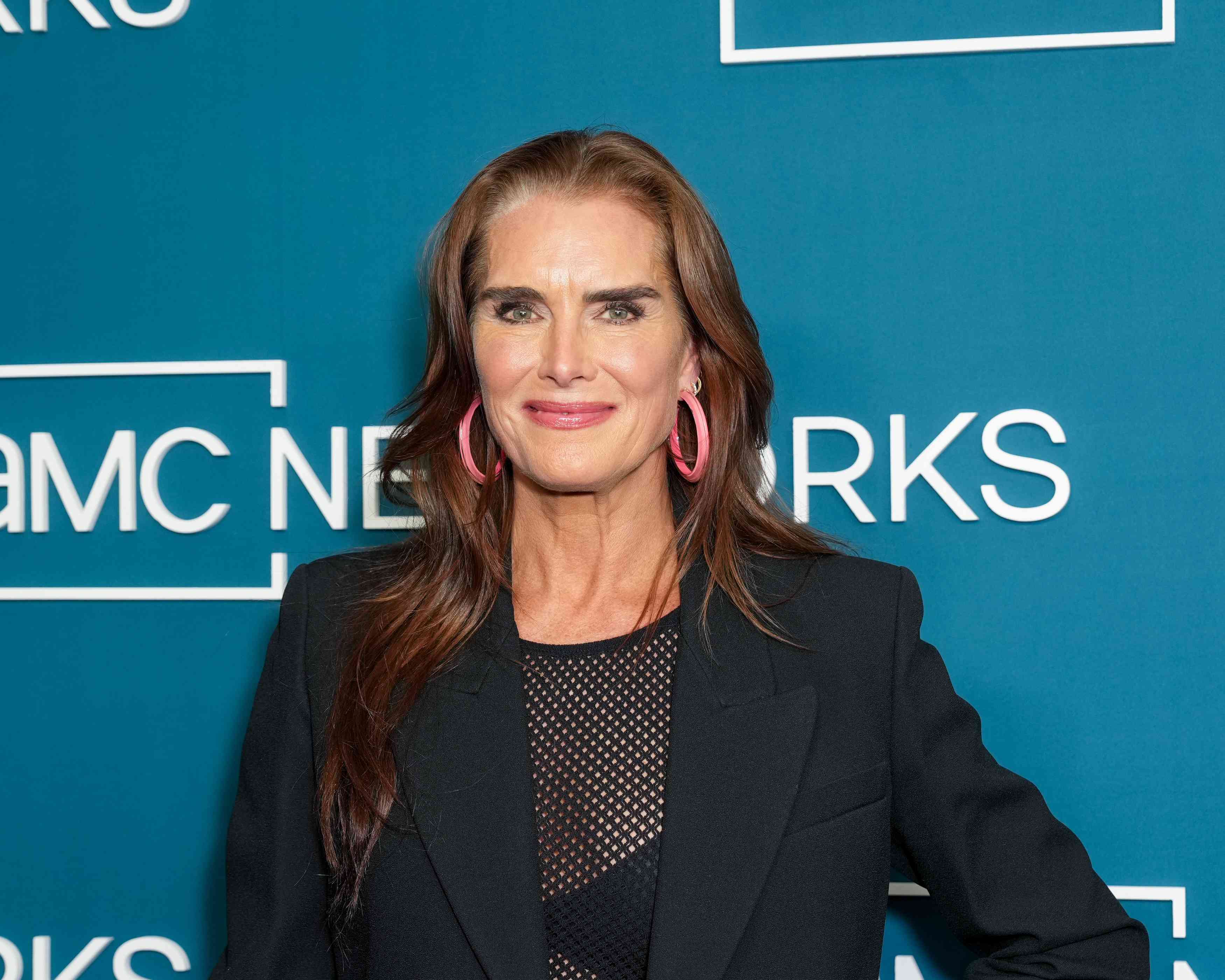 Brooke Shields's Sparkly Gown Has a Daring Cut-Out Detail