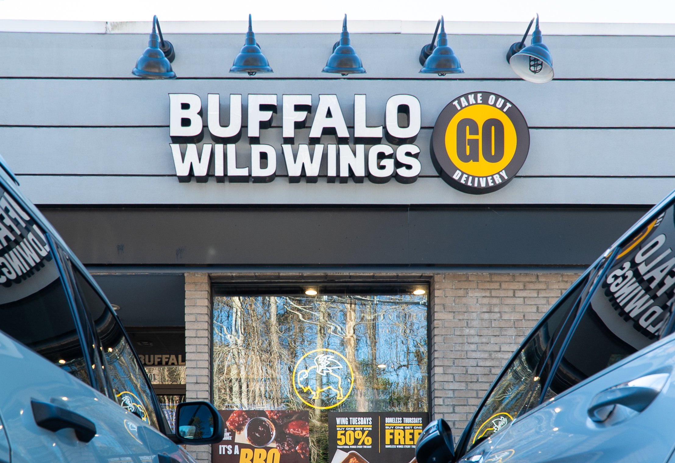 Buffalo Wild Wings GO celebrates first Nassau opening in Bellmore