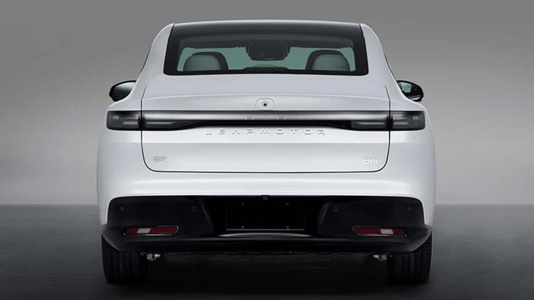 Leapmotor B01: sedã elétrico inédito surge em fotos oficiais