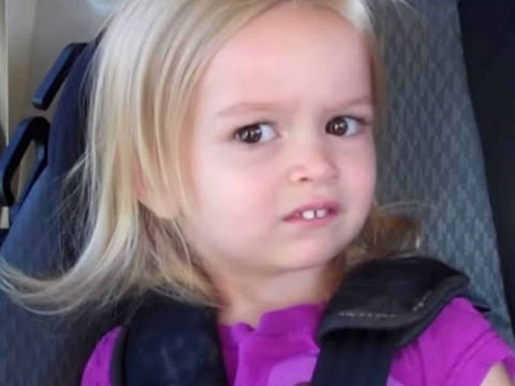 La historia y origen del meme de la niña con expresión de desdén y ...