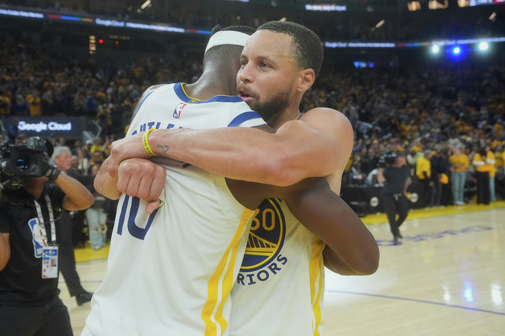 Warriors' playoff run begins with Butler, Green sucking up to everyone
