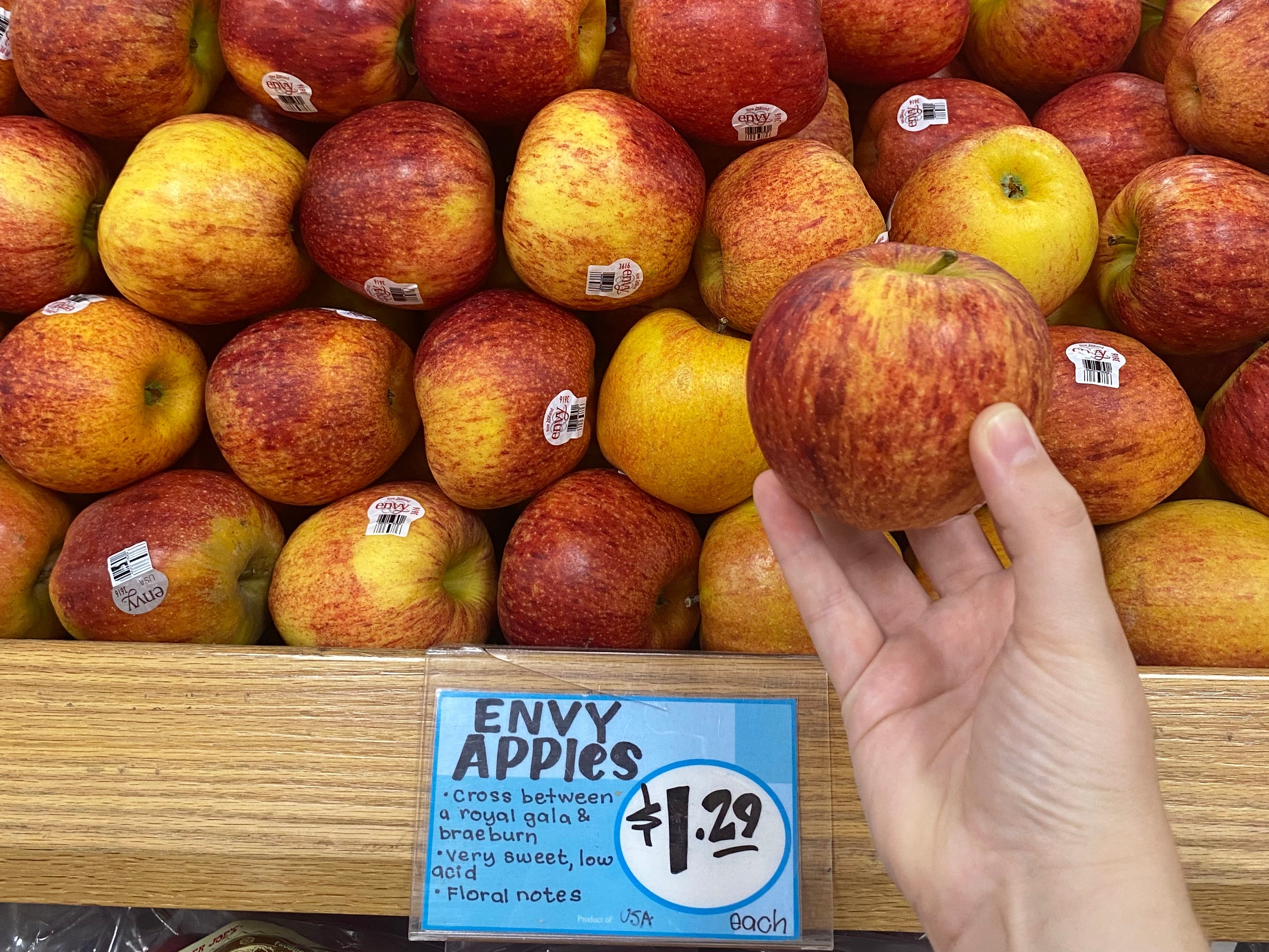 I'm a dietitian on the Mediterranean diet. Here are 12 things I buy at ...