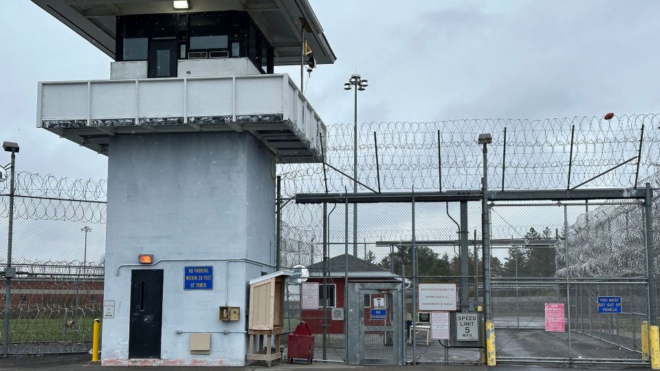 10 guards charged over the fatal beating of a New York inmate ...