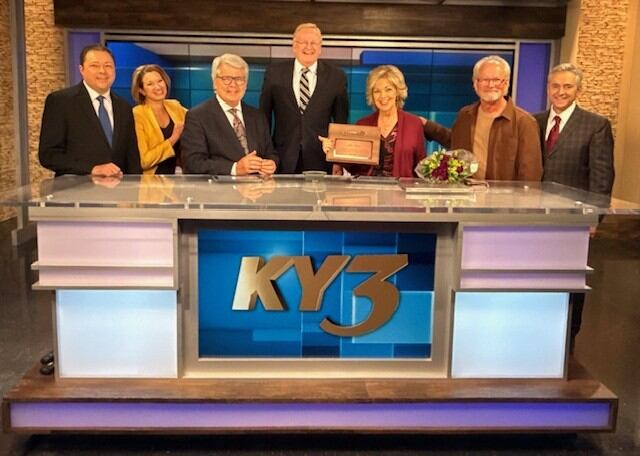 Springfield Mayor Ken McClure gives the key to the city to KY3′s Lisa Rose