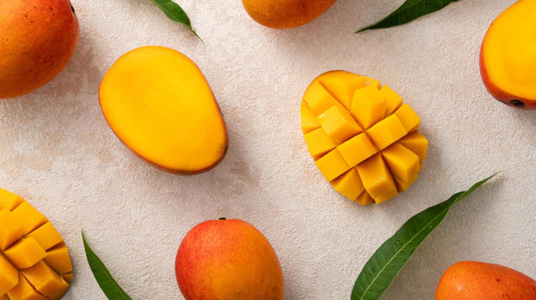 You Can Eat Mango Skin, But Be Aware Of This Side Effect First
