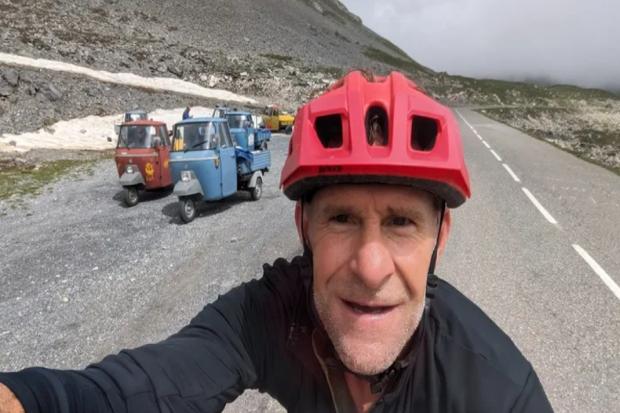 Man's amazing tribute to best friend with rare disease