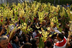 Calvary Catholicism: Another look at Holy Week rituals
