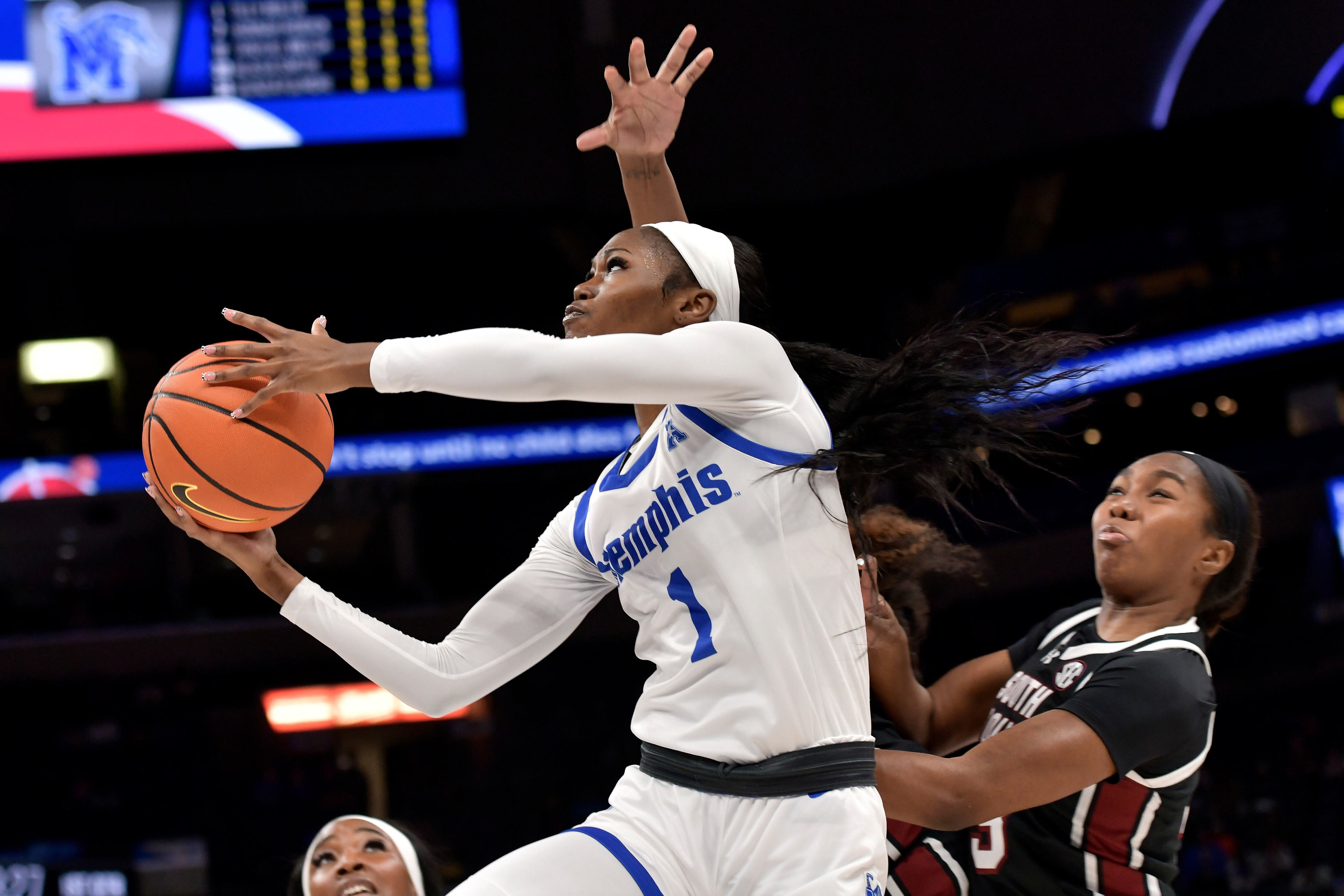 Memphis Tiger signs deal with Chicago Sky