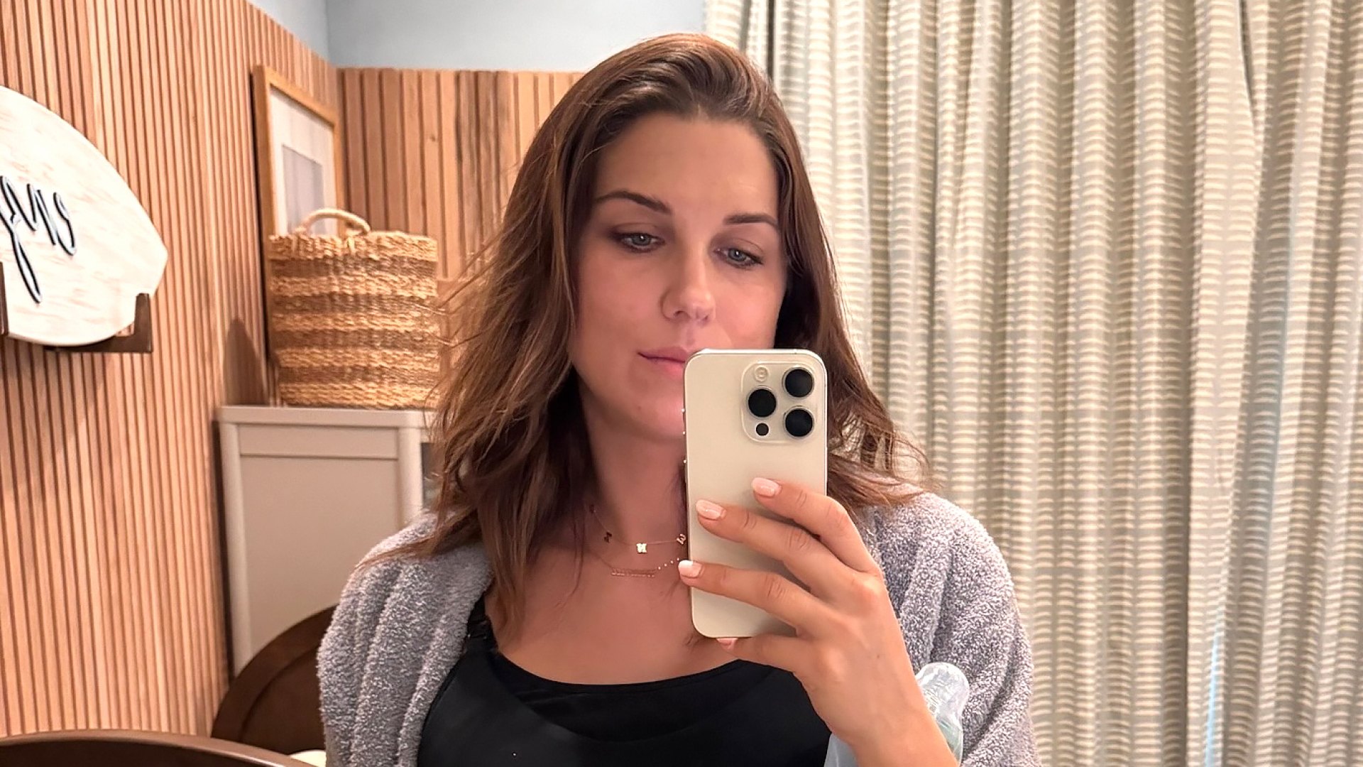 USWNT's Alex Morgan Shares Post-Baby Selfie 2 Weeks After Giving Birth