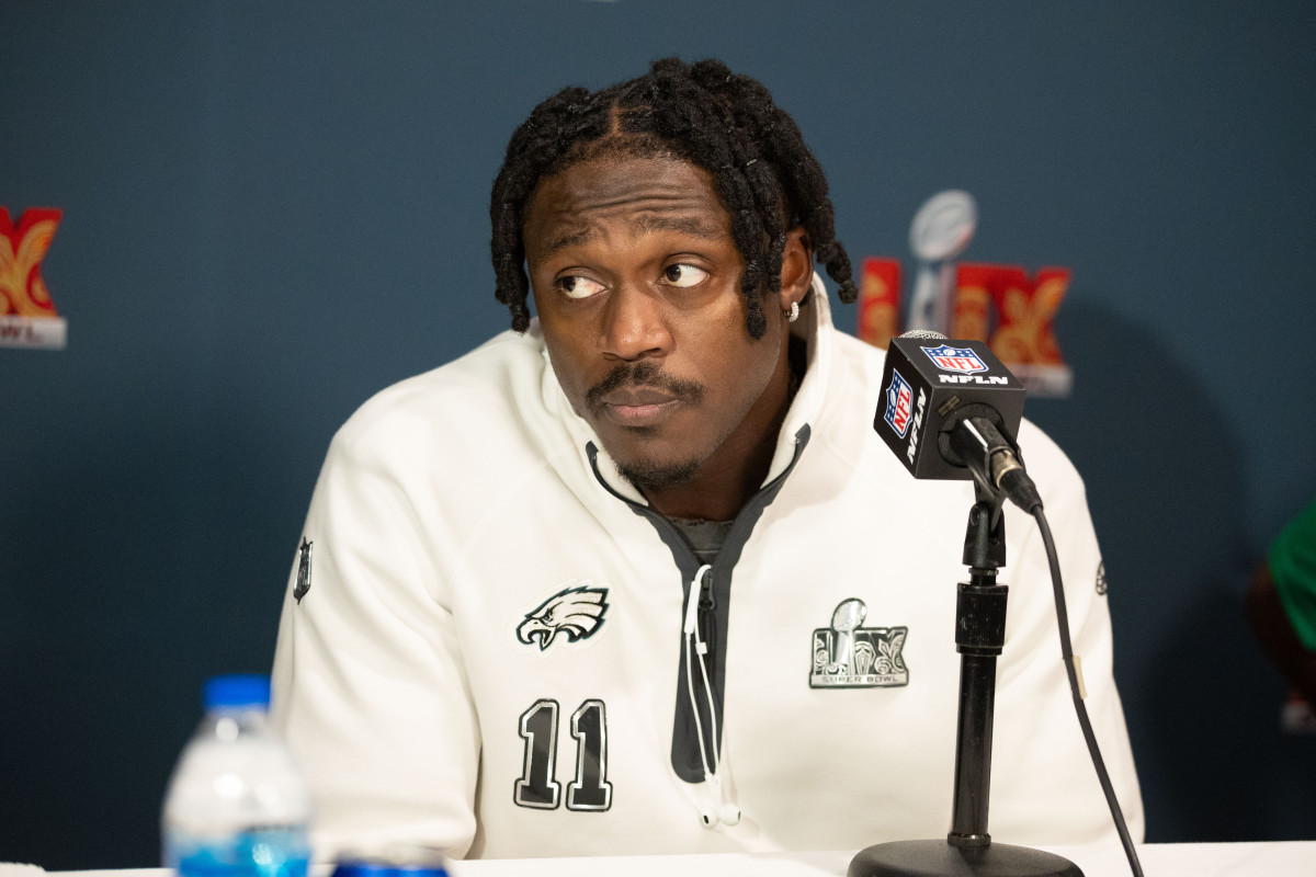 A.J. Brown Names Top-5 NFL Wide Receivers Without Hesitation