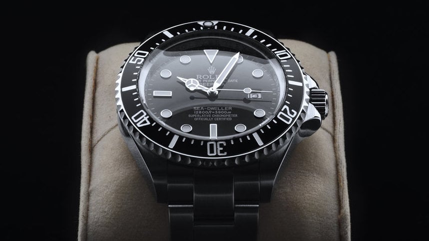 11 Merek Jam Tangan Pria Terbaik 2025: Elegan & Fungsional