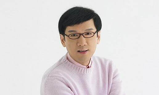 Taiwanese singer Li Mao Shan spotted working as waiter in China