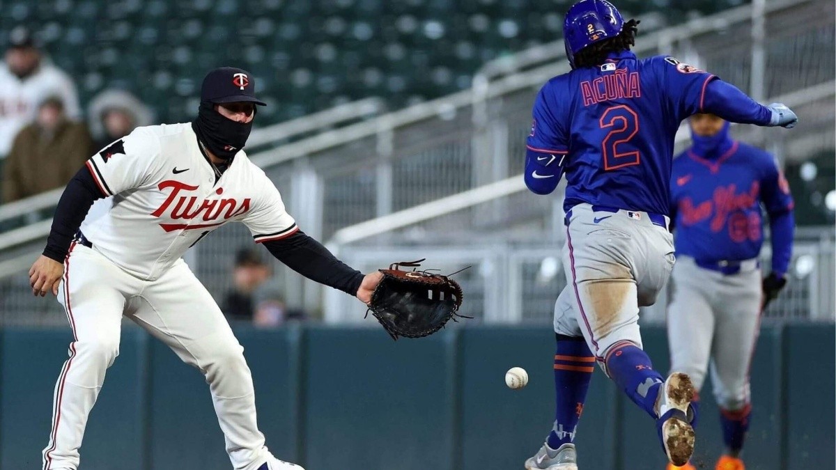 MLB: Eye Surgery Company Offers Free Procedures to Umpires After Blown ...