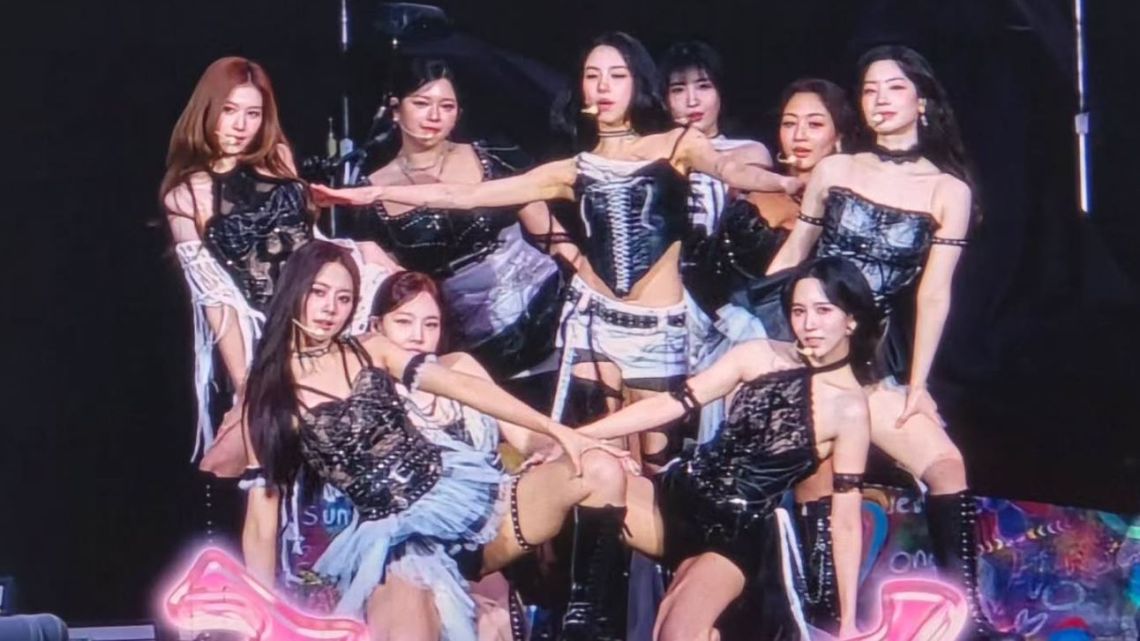 TWICE se presentó en el concierto inaugural de "Music of the Spheres ...