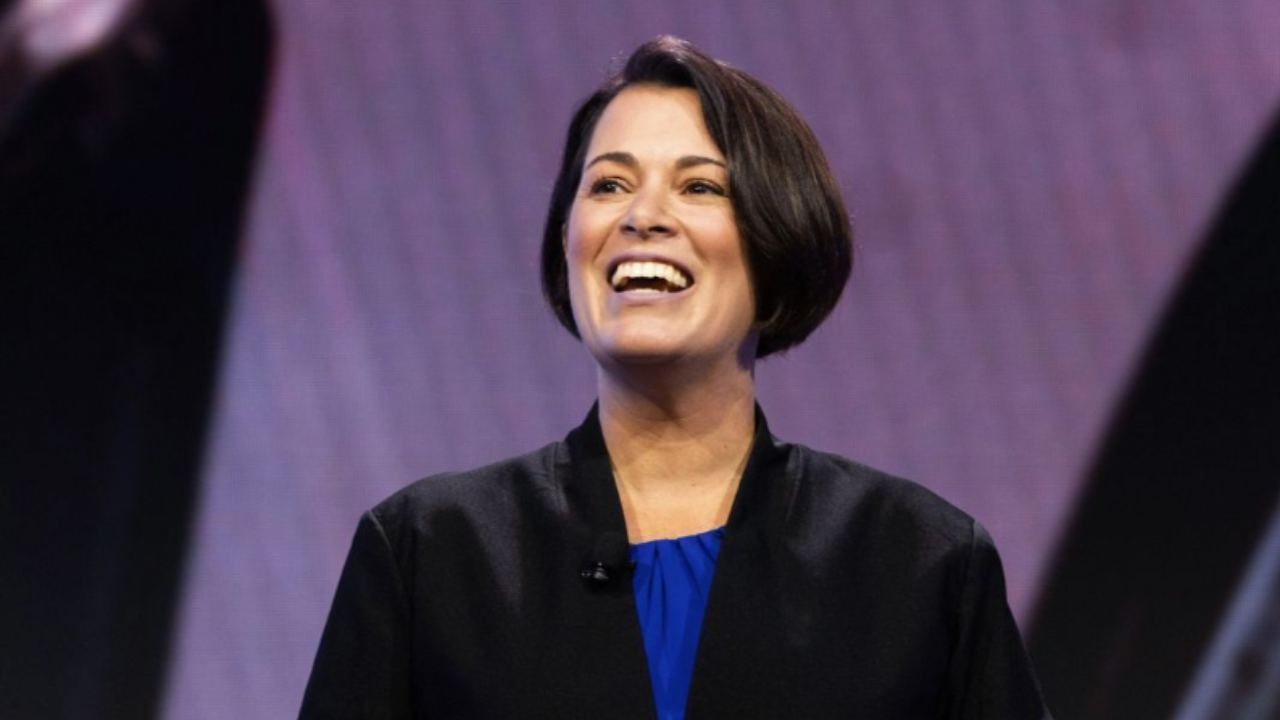 Who Is Nicole Malachowski? Military Removes First Female Thunderbird ...