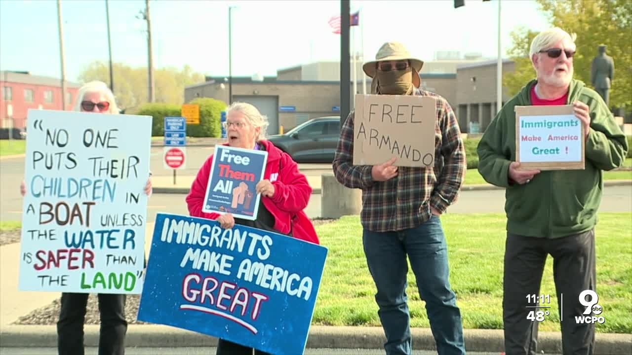 Protesters call for release of ICE prisoners at Butler County jail