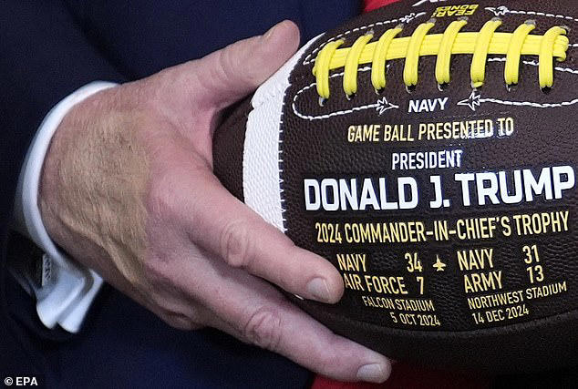 Large bruise reappears on Trump's hand - doctor claims to know why