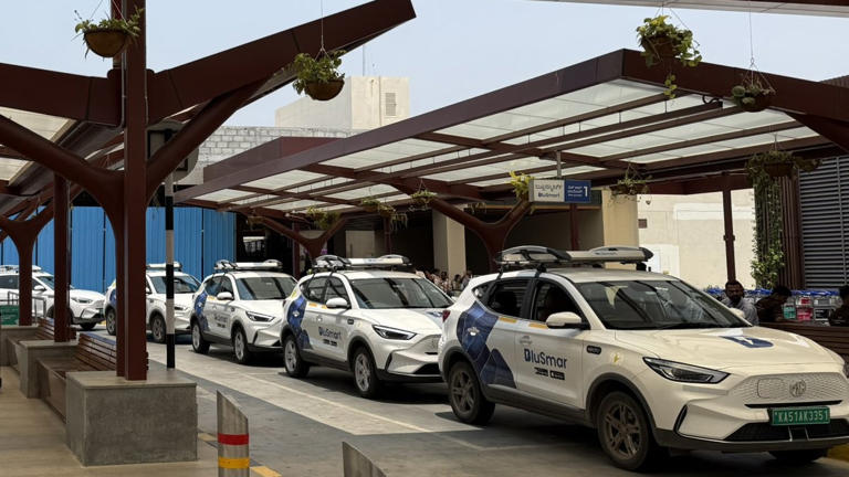 BluSmart Hits Brakes: EV Cab Pioneer Halts Operations In Delhi NCR ...