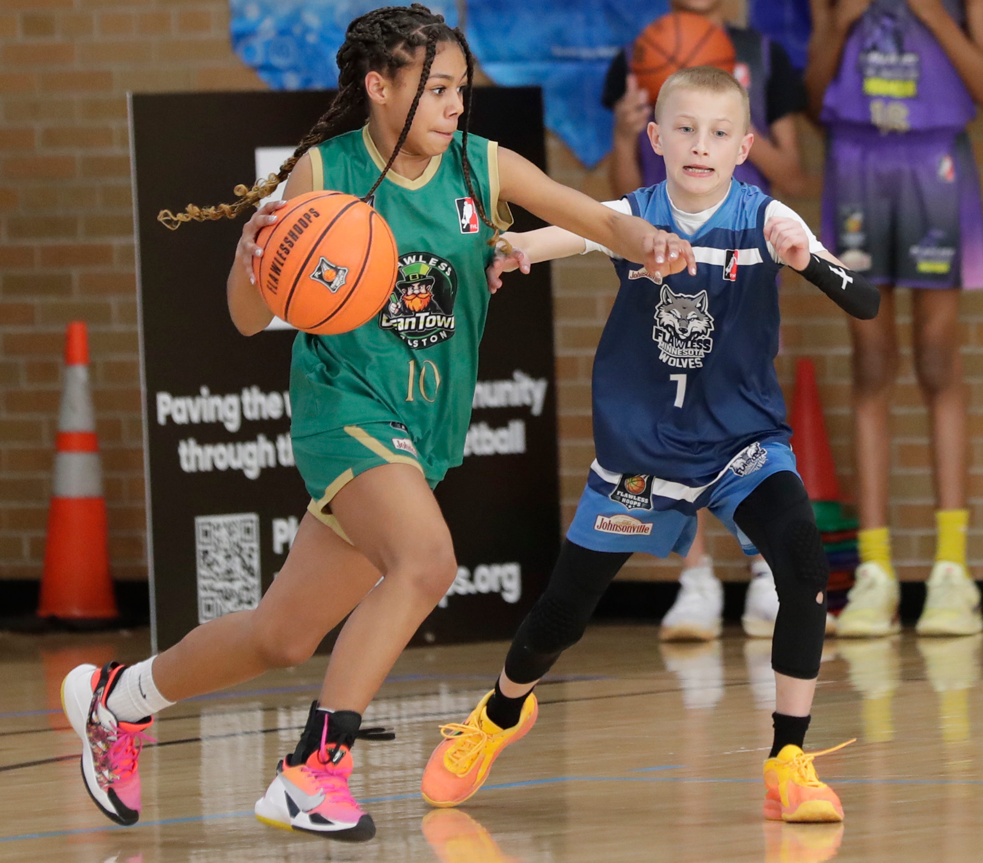 Flawless Hoops founder using basketball to ‘pave the way for kids who ...