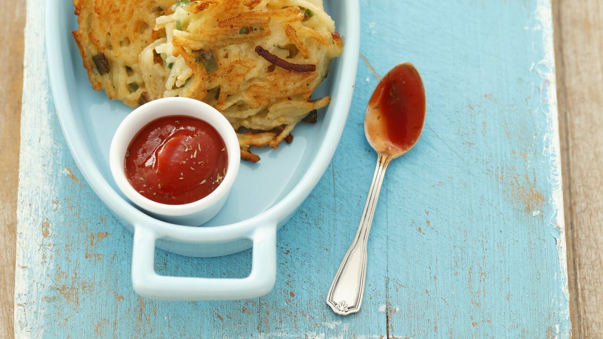 Spaghetti fritti con zucchine e pancetta