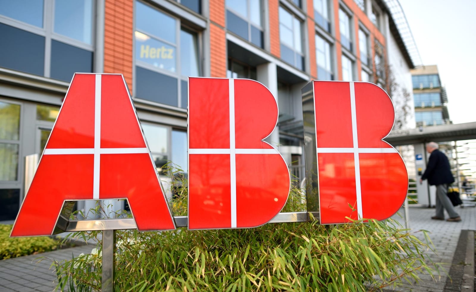 ABB to spin off robotics unit by 2026, reports rise in Q1 profit