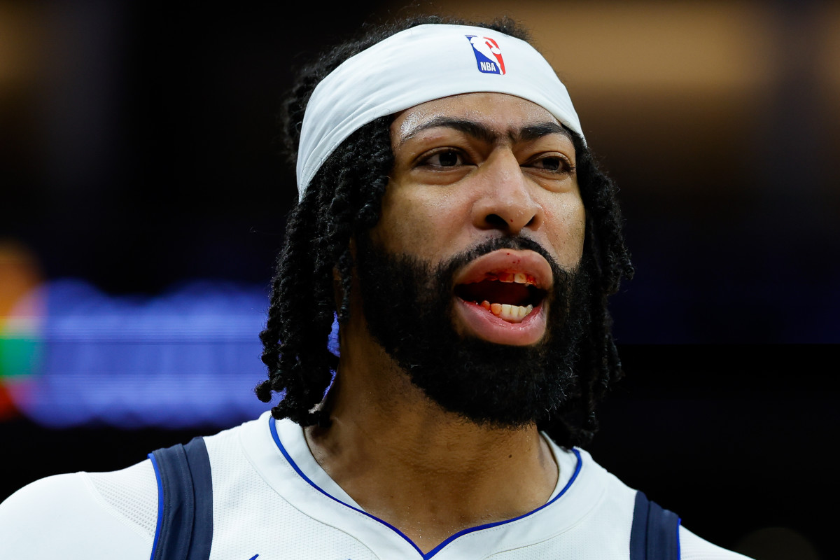 Mavs Announce Eye Injury Surgery for 10-Time All-Star Anthony Davis