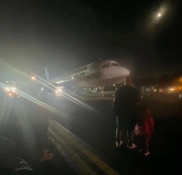 Terrified Frontier Airlines passengers fear ‘the end’ as Puerto Rico ...